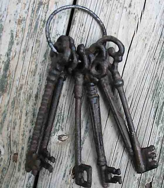 Bird Haven Shop: Cast Iron Skeleton Keys & Fashion Shopping